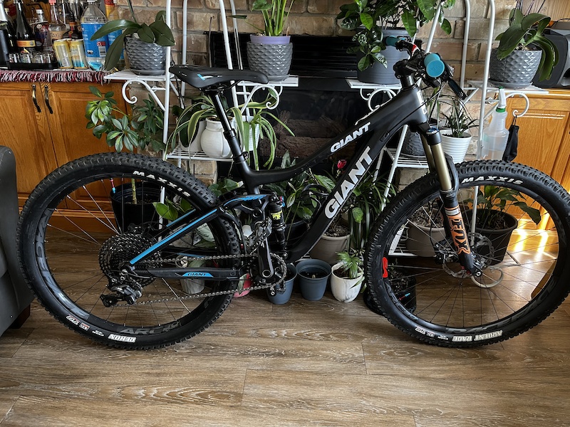 2017 CUSTOM BUILT GIANT CARBON SMALL For Sale