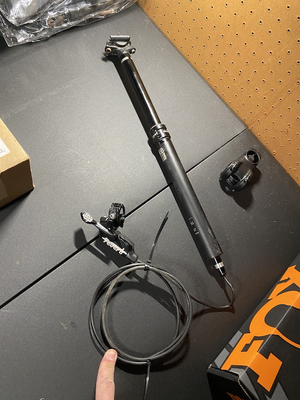 2021 175mm and 200mm rockshox reverb with remotes For Sale
