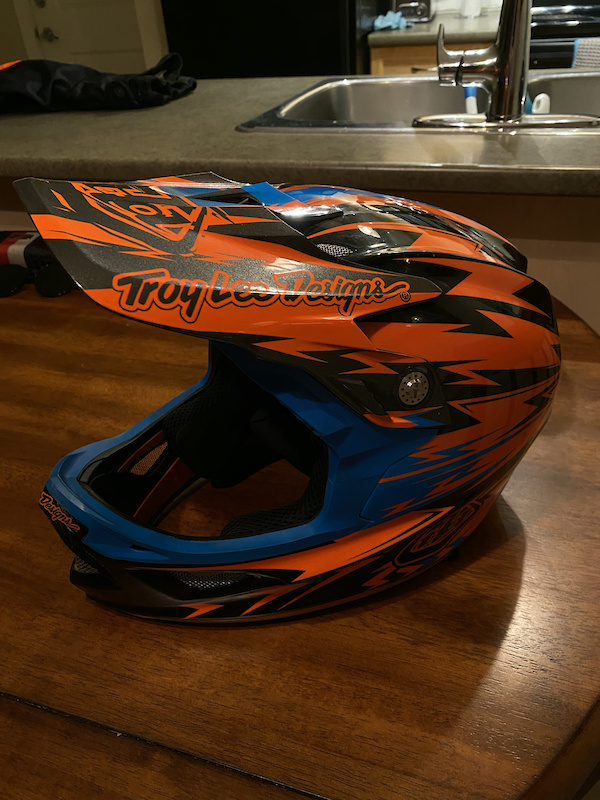 Troy Lee Full Face Carbom MTB Helmet (L) For Sale
