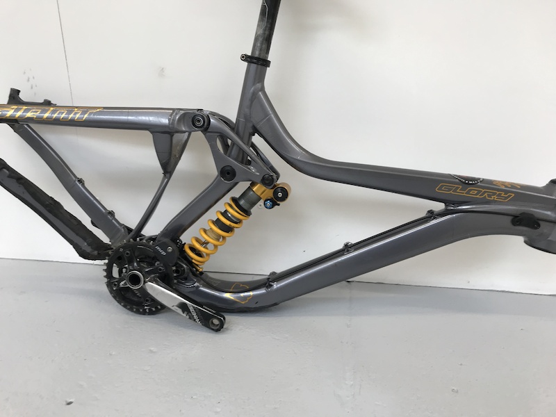 2018 Large Giant Glory - Frameset with Ohlins shock For Sale