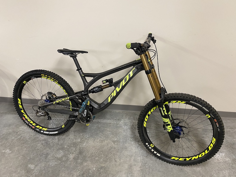 2018 Pivot Phoenix 27.5” Large Full Carbon For Sale