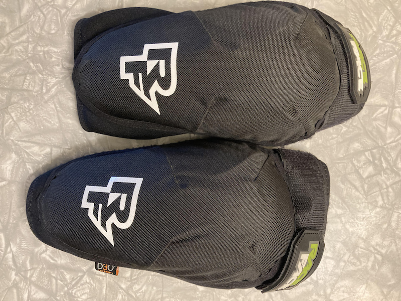 Race Face Ambush Elbow Pads D30 Medium For Sale