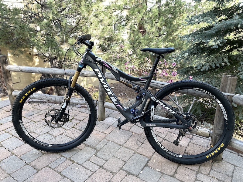 2014 Pivot Mach 5.7 27.5” wheels For Sale