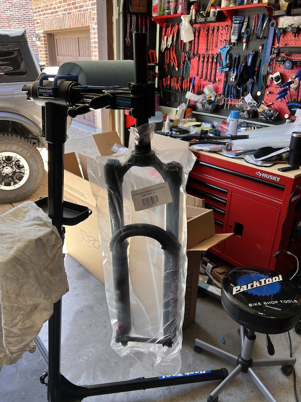 2022 Brand New Fox 38 Performance 170mm and Fender For Sale