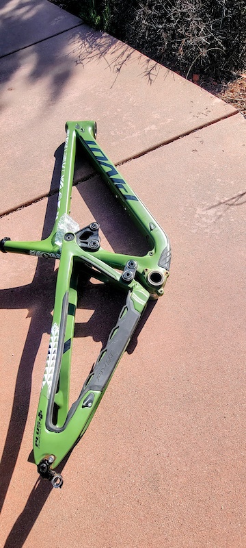 2022 Pivot Switchblade Frame +Floatx ridden 15 times For Sale