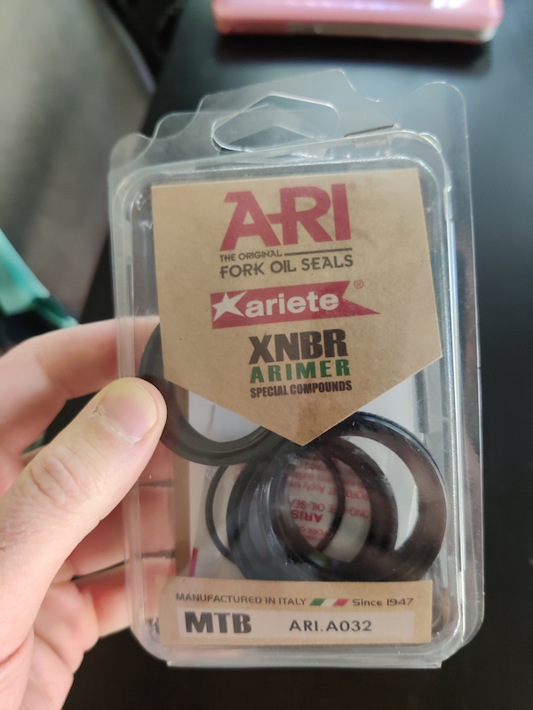 2022 Ari Fork Seals - DVO Emerald For Sale