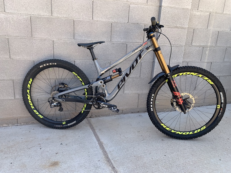 2020 Large Pivot Phoenix 29 For Sale
