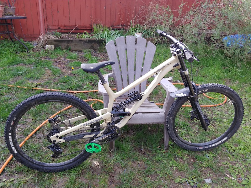2021 XL Commencal Furious Ride For Sale