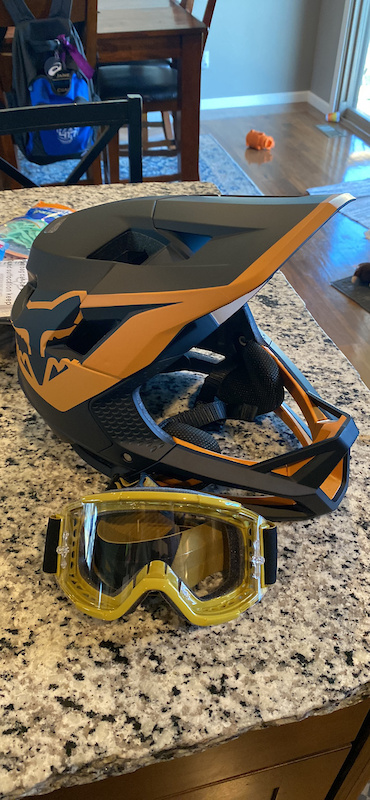 2022 Fox Proframe Enduro helmet with smith goggles For Sale