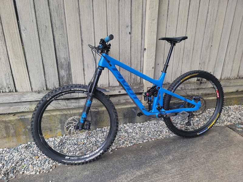 2020 pivot switchblade size L For Sale