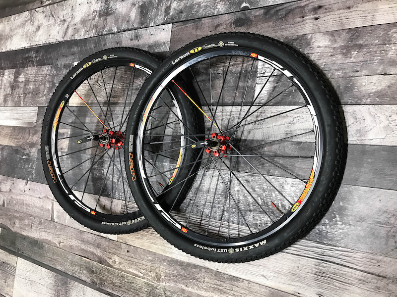 Mavic Crossmax SLR *UST tubeless 135X10 R/ 9X100 F For Sale