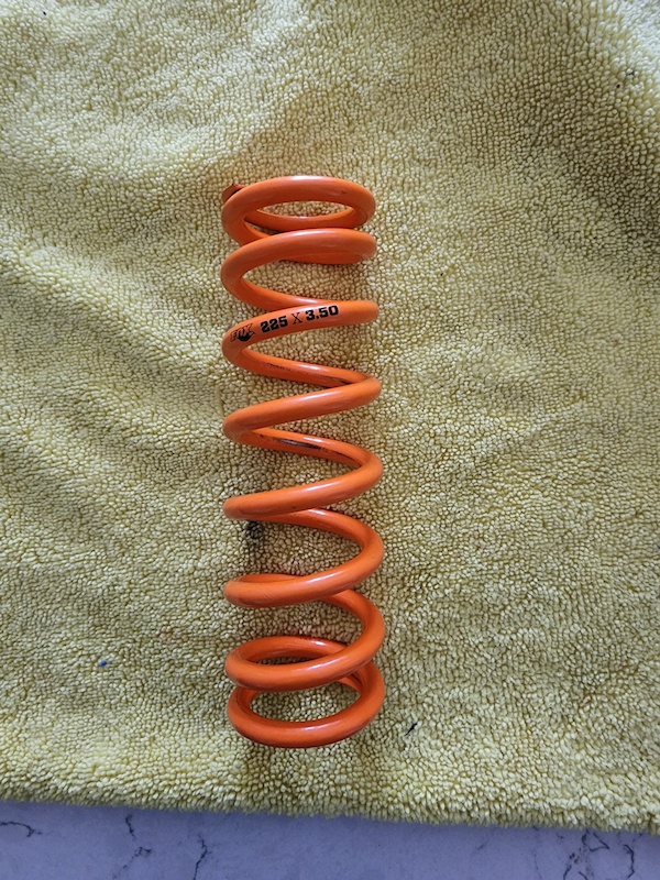 2020 Fox SLS Spring 225lb X 3.50 For Sale