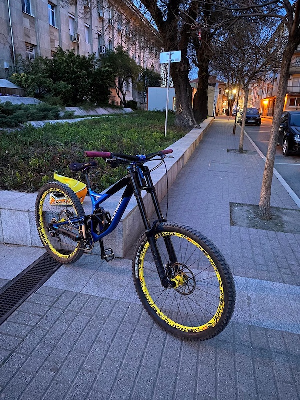 2017 Polygon Collosus DH9 27,5 L size For Sale