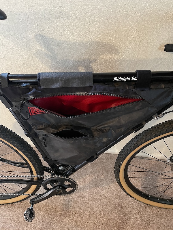 Straggle Check underweight Bag Frame