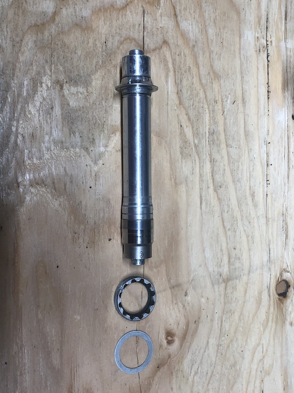 Chris king 135mm QR rear axle For Sale
