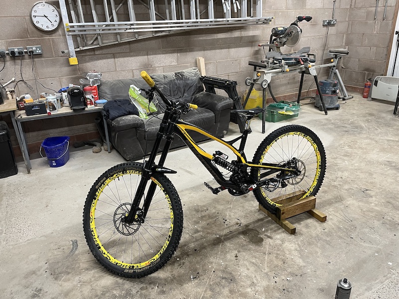 2017 Nukeproof Pulse Team DH bike For Sale