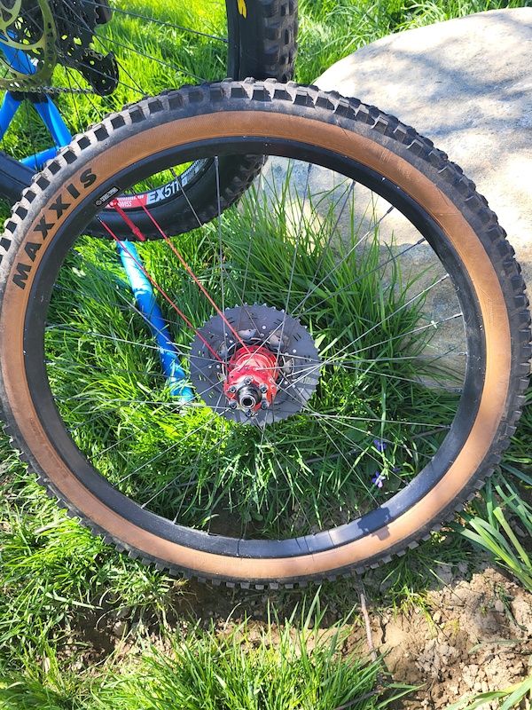 2018 Red industry nine torch hub laced to 27.5 wheel For Sale