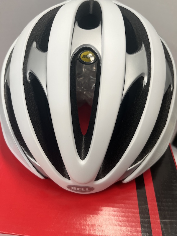 Bell Stratus helmet white MEDIUM new road bike For Sale