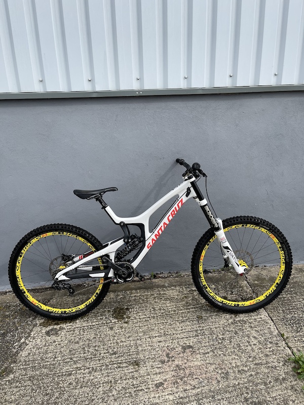 2015 Santa Cruz V10 CC - Worth Over 9k Brand new For Sale