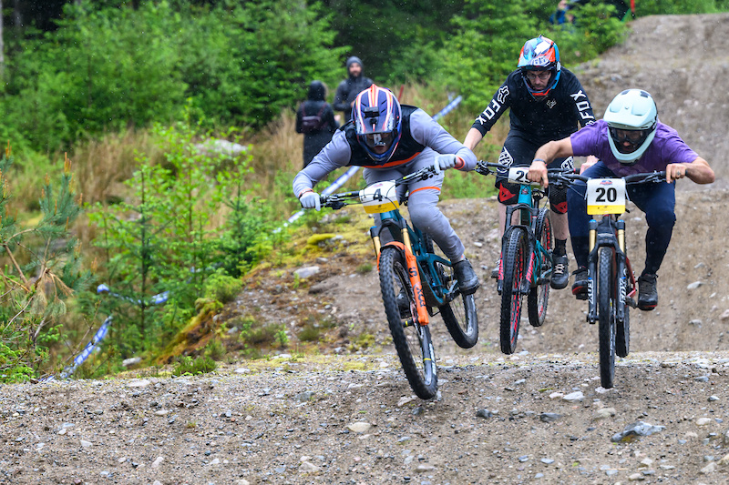 Replay: 4X Protour Round 1 at Fort William - Pinkbike