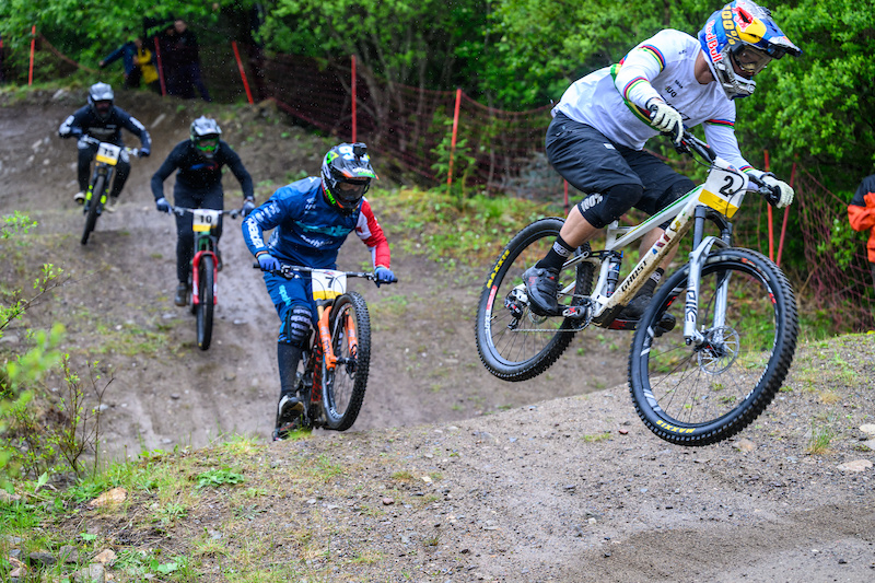 Photo Epic: 4X Protour Round 1 at Fort William - Pinkbike