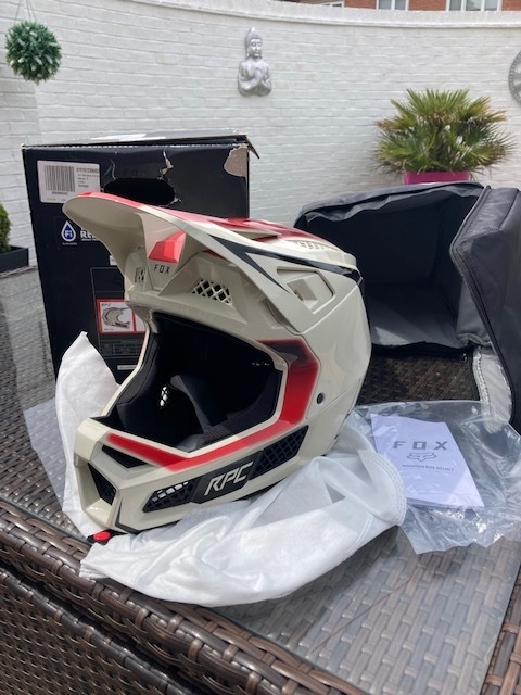 2021 BRAND NEW Fox Racing Rampage Pro Carbon. £460 RRP For Sale