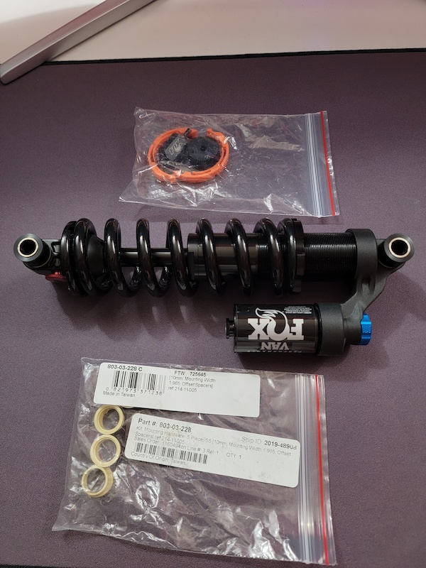 2019 Fox Performance Van RC 8.75x2.75 (400lb) For Sale