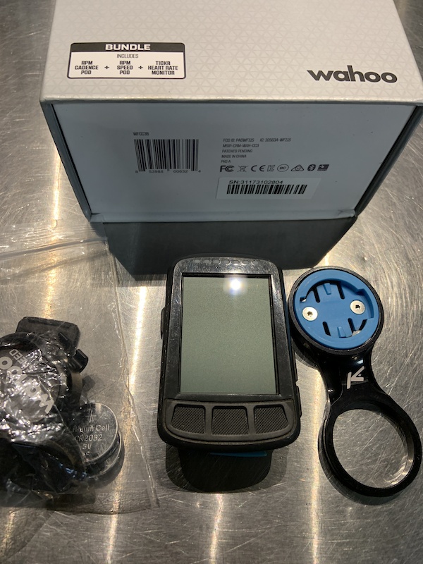 Wahoo Elemnt Bolt GPS w Mount, Speed Sensor For Sale