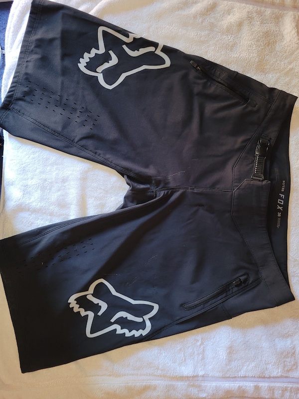 2020 Fox Defender Shorts, Size 38" For Sale