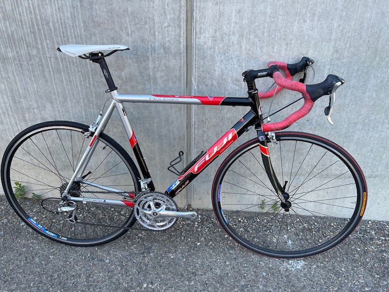 Fuji Roubaix 58cm Road bike great condition For Sale