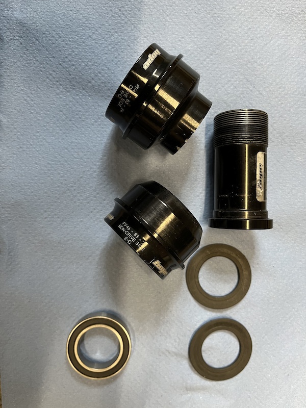 Hope PF 46 83, 24mm axle Bottom bracket For Sale