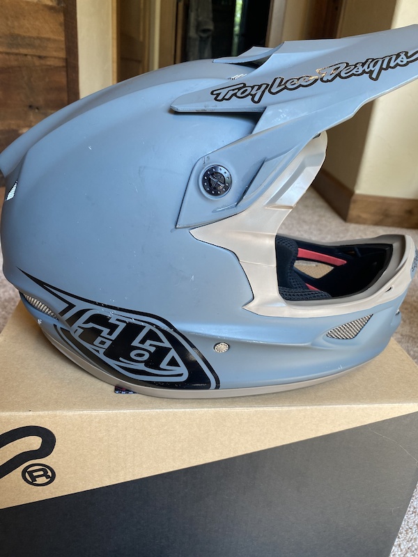 2021 Troy Lee D3 Fiberlite Full Face Helmet - Size M/L For Sale