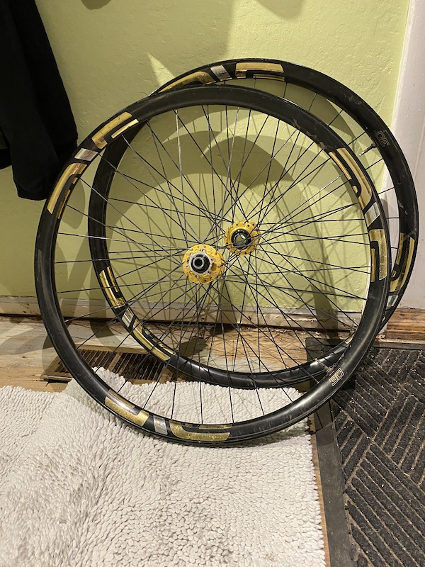 2019 Custom ENVE M730s with gold decals and gold Onyx hubs For Sale