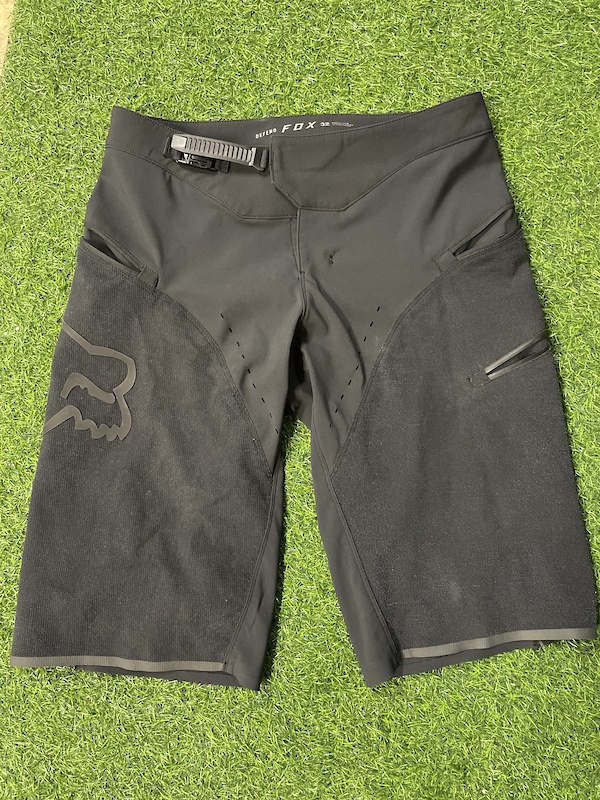 2021 FOX defend shorts - Kevlar size 32 in black For Sale