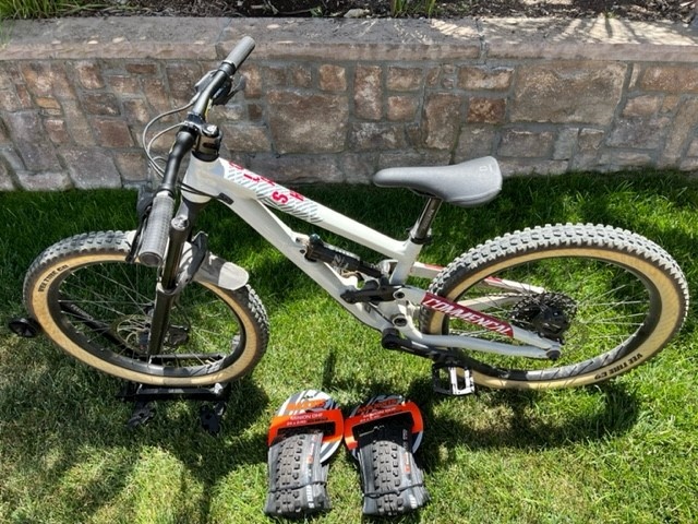 2020 Commencal Clash 24 Full Suspension Kids Mountain Bike For Sale