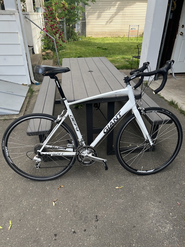 Giant Defy 3 size Large For Sale