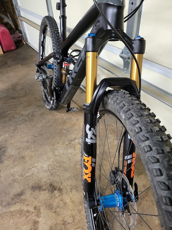 2018 Trek Fuel 9.8 Fox Factory. i9. 19.5" large For Sale