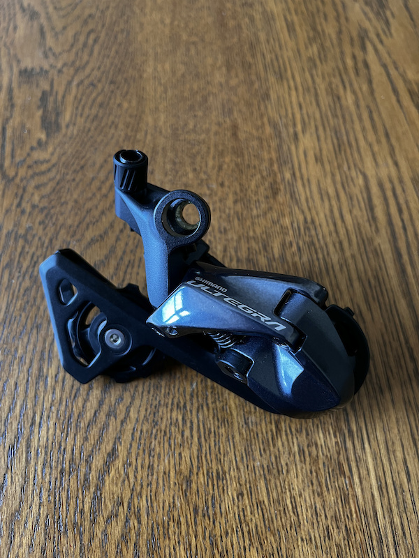 Shimano Ultegra 11 spd rd-r8000 rear derailleur For Sale