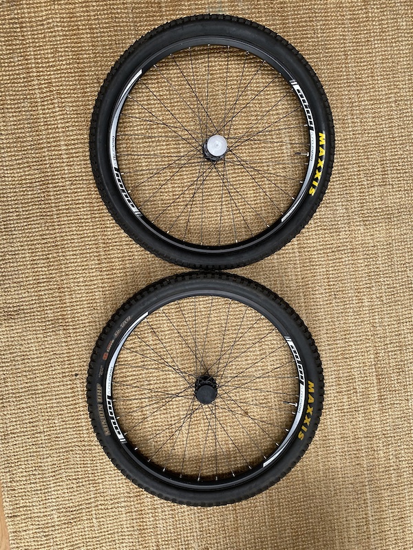 2019 Hope pro 4 hoops tech enduro wheels + maxis tyres For Sale