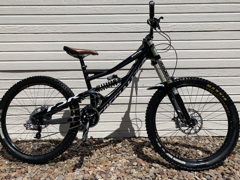 2014 Specialized status II medium frame PENDING For Sale