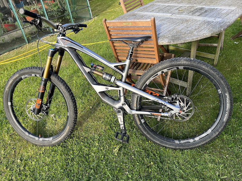 2017 YT Capra Pro Race carbon enduro mtb in small. For Sale