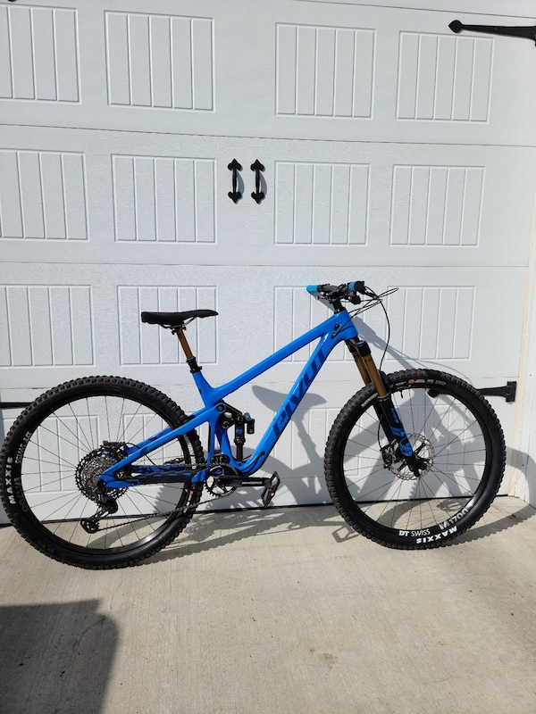 2020 Blue Pivot Switchblade Pro XT Large. For Sale