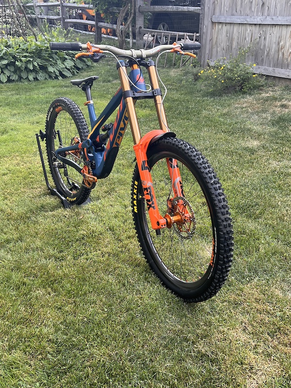2021 Pivot Phoenix 29 Large Custom With Carbon Wheels For Sale