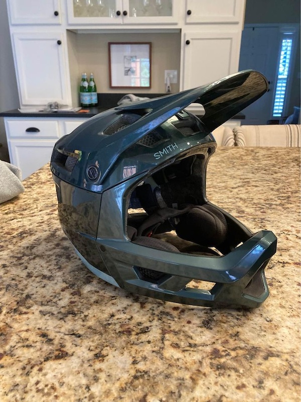 2021 Smith Mainline Full Face Helmet - Medium For Sale