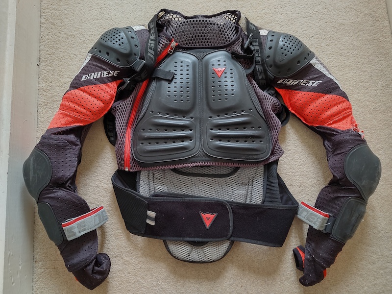Dainese upper body armour suit, size M/L For Sale