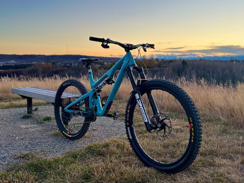 2021 **PRICE DROP** DREAM BUILD YETI SB140 TURQ Lrg** For Sale