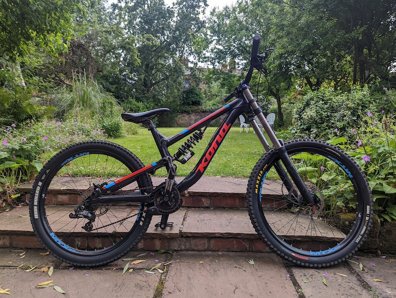 2017 Kona stinky 26/operator downhill bike size medium For Sale