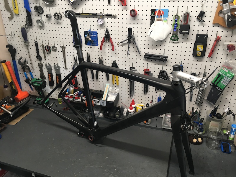 2015 Trek Madone 7 series carbon, rim brake, ultra light For Sale