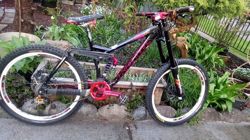 2010 Kona Stinky Deluxe Whistler Edition great condition For Sale