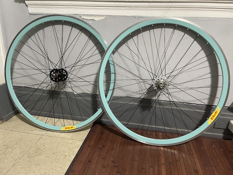 White Ind. ENO hub 130mm Velocity Deep V Wheelset For Sale